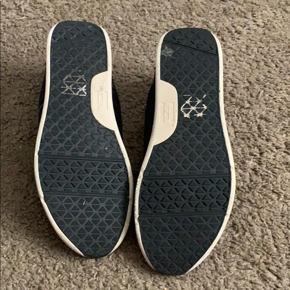 Toms | Shoes | Really Cute Toms Blackgray Patterned Tennis Shoes | Poshmark